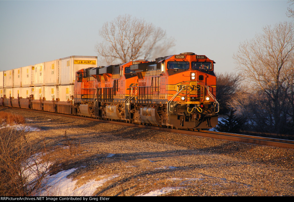 BNSF 5528